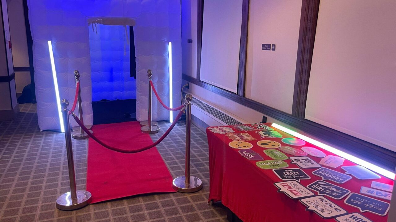 10 Great Homecoming and Fall Fest Programs | Neon Entertainment