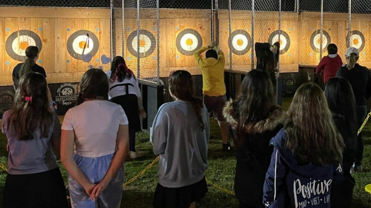 10 Great Homecoming and Fall Fest Programs | Neon Entertainment